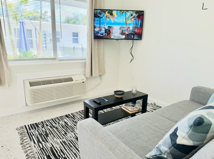 Charming 1bed/1bath In Delray Beach - Pool - Delray Beach, FL