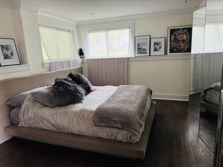 Curated 1-bdrm Suite In Jericho Equestrian Country - Westbury, NY