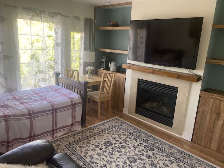 Cozy Master Bedroom - Long Term - Bradford, ON, Canada