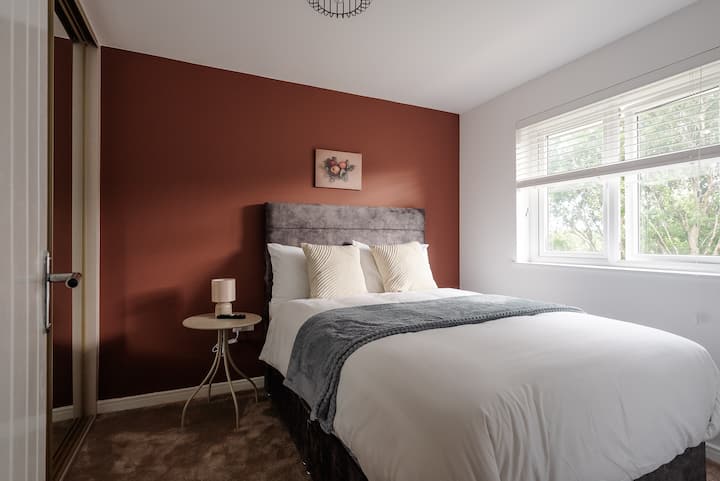 Modern 5 Bedroom Home In Glasgow - Private Parking -