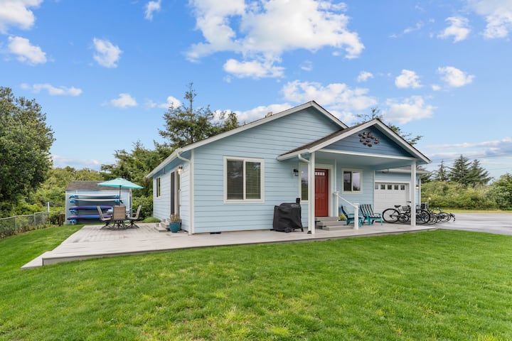 Steps From Oyhut Bay,canal Front & Private Dock - Ocean Shores, WA