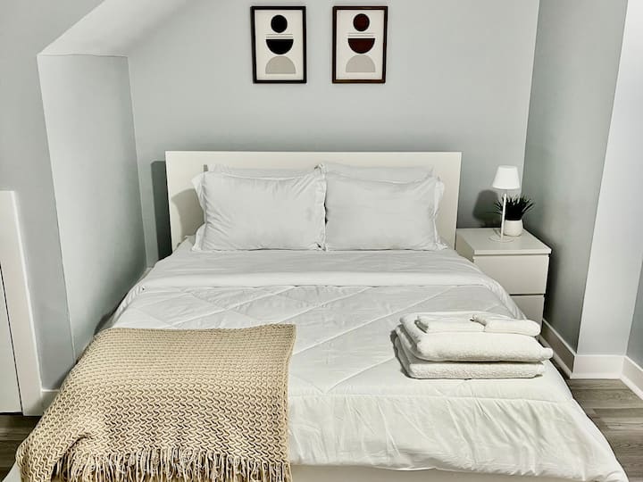 Private 1 Br | Room Airy - New Britain, CT