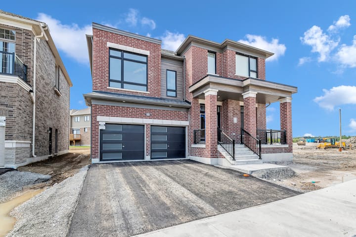 Single Detached Home $500 For 12 Guests 3 Parkings - Cobourg