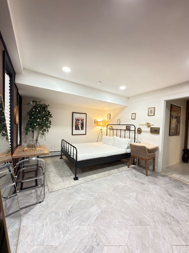 1 Modern Relaxing Studio • Steps To Ubs Arena - Garden City, NY