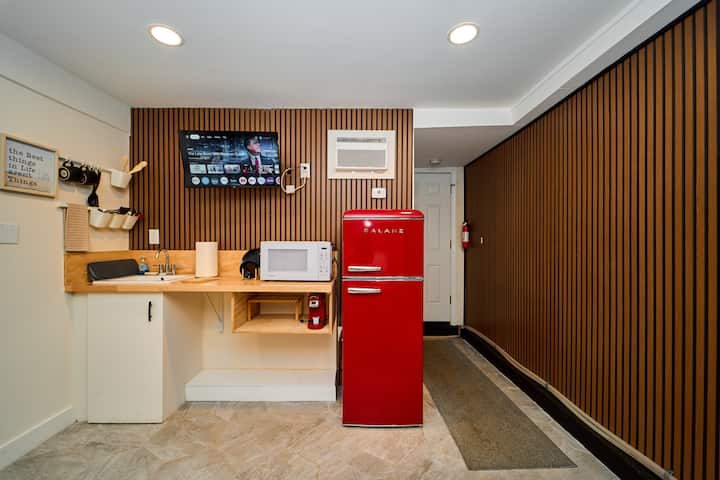1 Modern Relaxing Studio • Steps To Ubs Arena - Valley Stream, NY