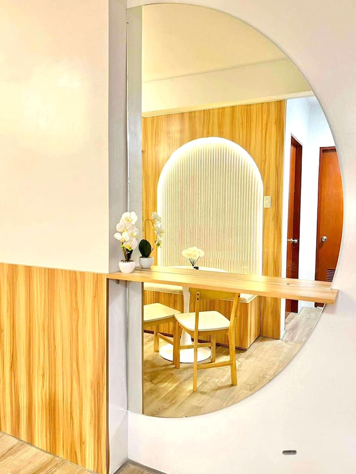 Reflective Woodscape |1 Bedroom W/ Balcony - Bacolod