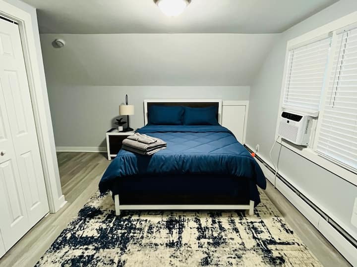 Private 1 Br | Room Midnight - Farmington, CT