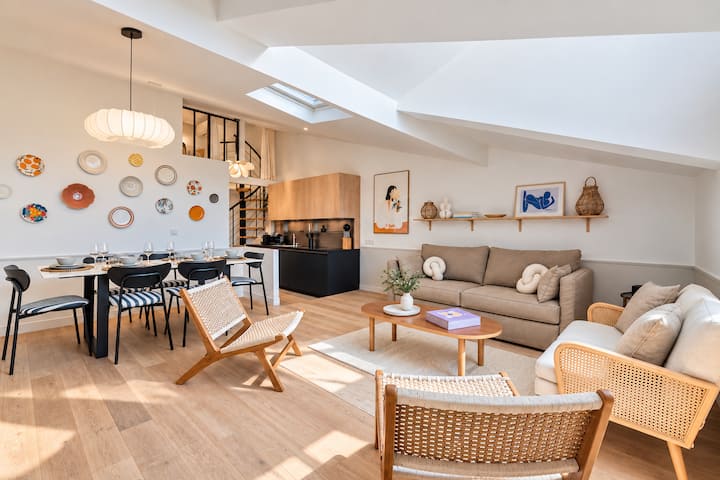 Exceptional Location, 2 Bedrooms On Place Masséna - Nice