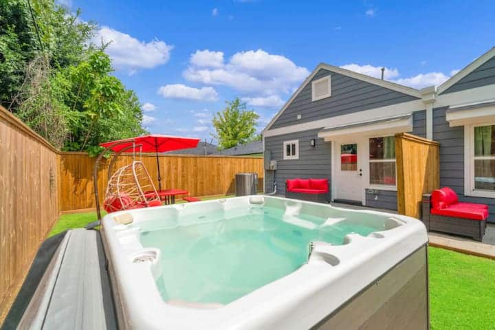 A • Houston Oasis • 3 Beds • Nrg/med Ctr • Jacuzzi - Houston, TX