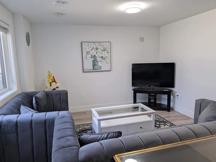 Cozy 2br Retreat In South Surrey - White Rock