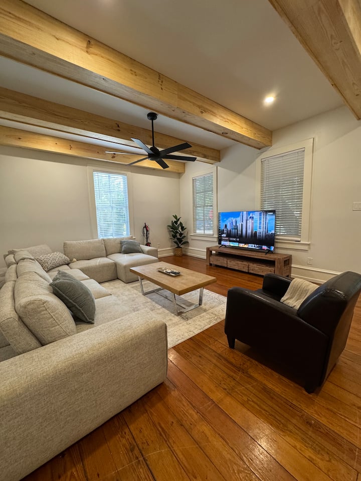 Downtown Charming Home  Free Parking - Houston, TX