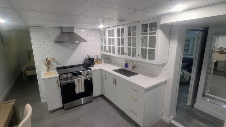 Modern 1br Walkout Basement Suite • Stylish & Cozy - Greater Sudbury