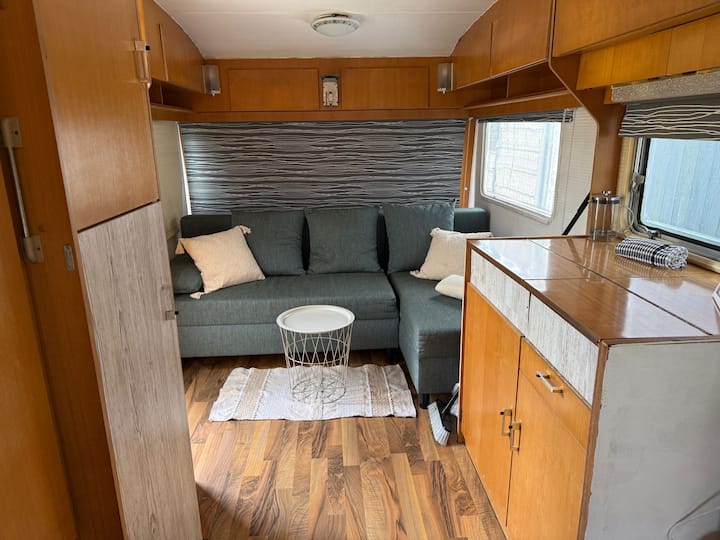 Retro Caravan Auf Tierschutz Hof - Travemünde