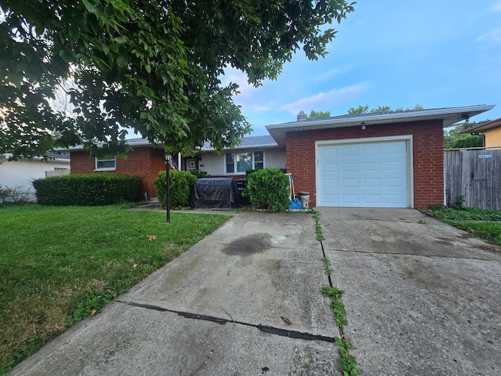 Entire House With Yard & Kitchen - Columbus, OH
