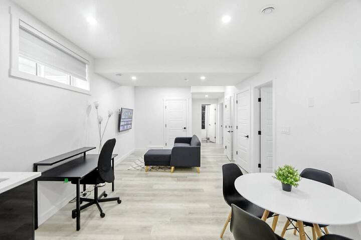 Cozy 2 Bed Basement In Sw Calgary, 1.5hrs To Banff - Calgary