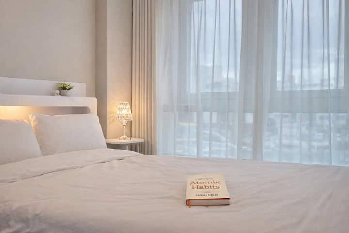 08. 뚜벅이여행최적｜청초호 도보1분·고속버스터미널·속초해변 도보｜연박특가·호텔침구·넷플 - Sokcho