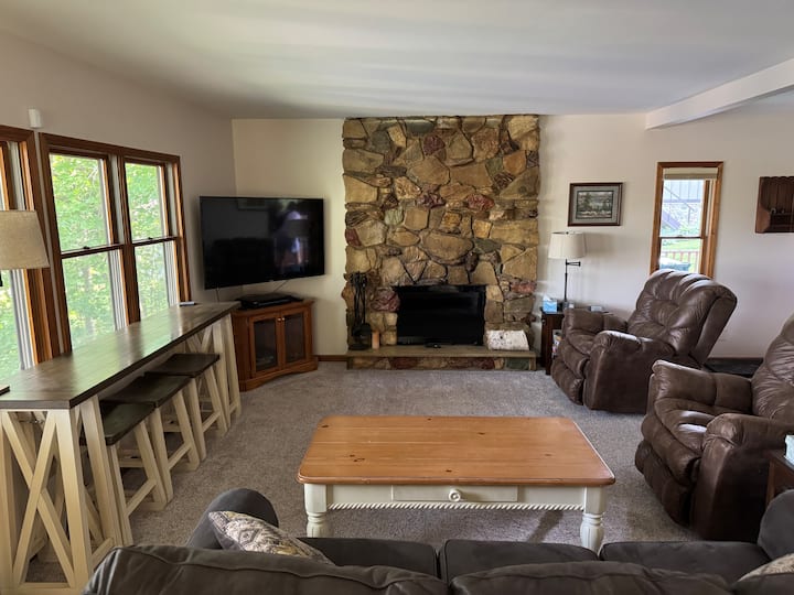 Muskegon River Retreat Near Ferris State - Big Rapids, MI