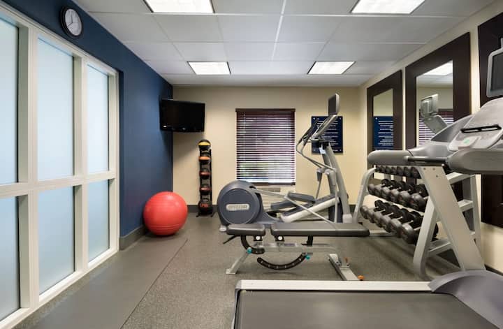 Stylish 2 Units W/ Parking & Breakfast - Newport, RI