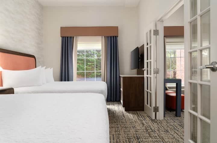 Stylish 3 Units W/ Parking & Breakfast - Newport, RI