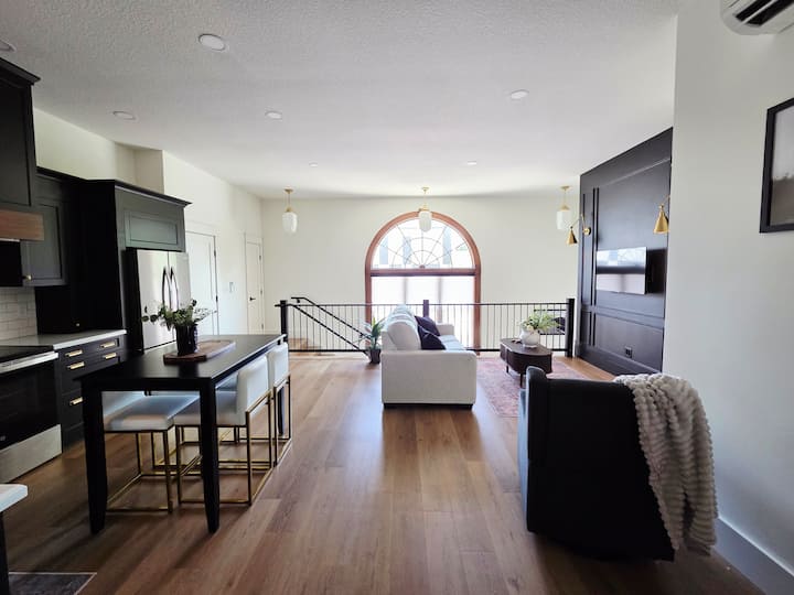 The Church Suite On Elm- Stunning Church Apartment - Ottawa, OH