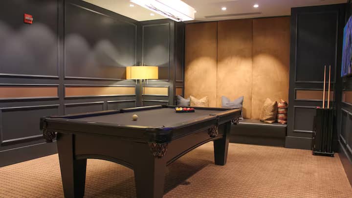 Stay At Crystal Place! - Huntington, VA