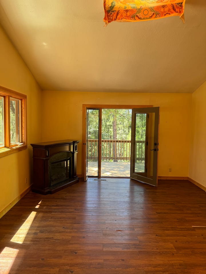 Master Bedroom W/ En-suite Bath - Rollins Lake, Grass Valley