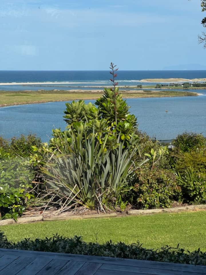 Spacious And Private Oasis With Stunning Sea Views - Waipu