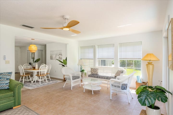 The Beachside Bungalow - Melbourne Beach, FL