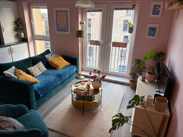 Homely Flat In Abbeyhill, Edinburgh - Edinburgh