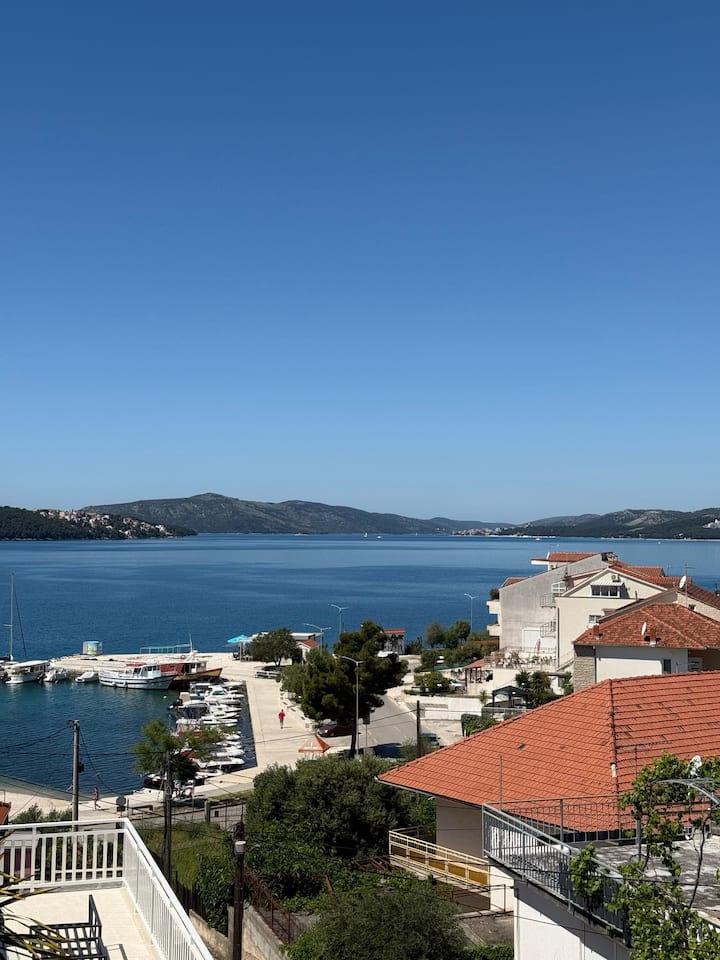 Lux Apartment With Sea View - Okrug Gornji