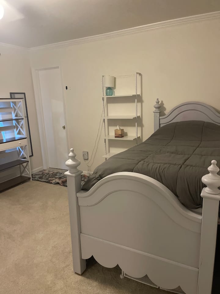 Cozy, Modern 1 Bedroom - Gaithersburg, MD