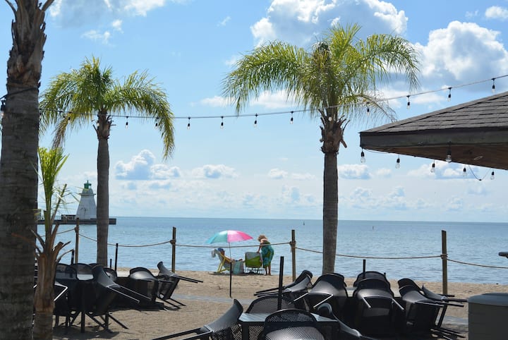 Cozy River Front Cottage - Port Dover