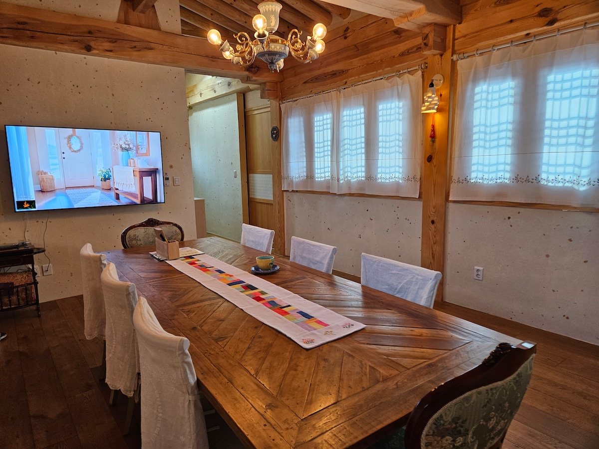 Hanok à Séoul avec vue sur le mont Namsan (Nom de la chambre : Guihan ...