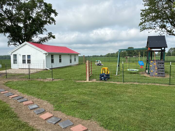 Summit Lake Guest House - New Castle, IN