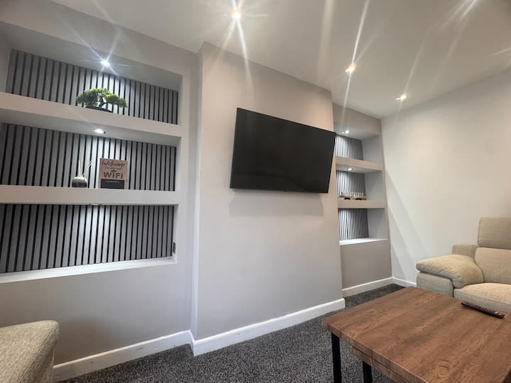Modern, Stylish And Comfortable, Double Bedroom - Burnley