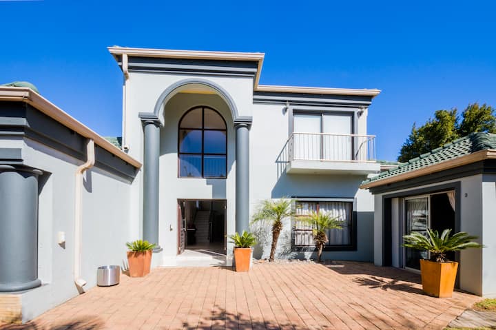 Tuscany Luxury Home - Kempton Park