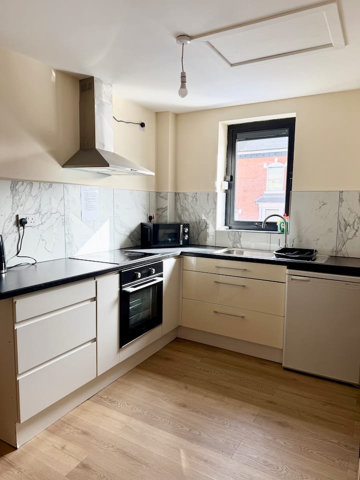 Studio Flat | Kitchen, Bathroom | Near City Centre - Aéroport de Birmingham (BHX)