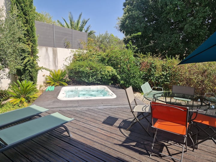 Maison 5 Pièces Avec Jacuzzi - Nîmes