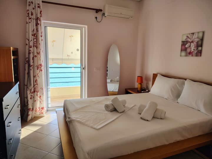 Corner Sea View Apartment - Sarandë