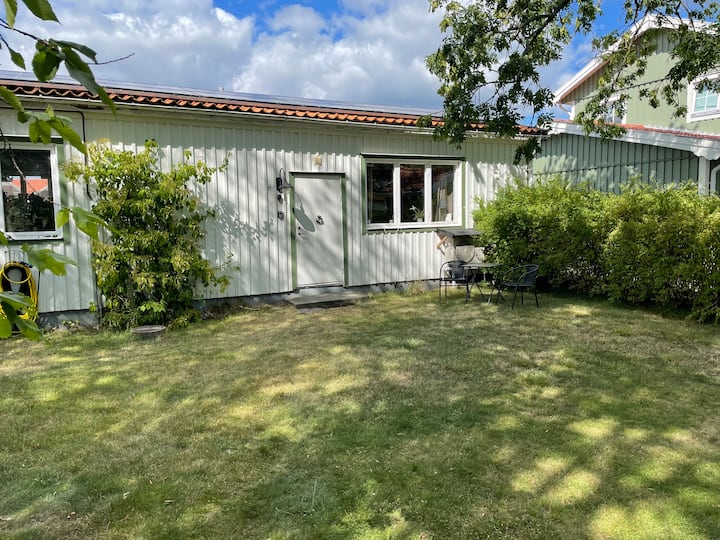 Centralt Gårdshus I Lugnt Område - Västervik