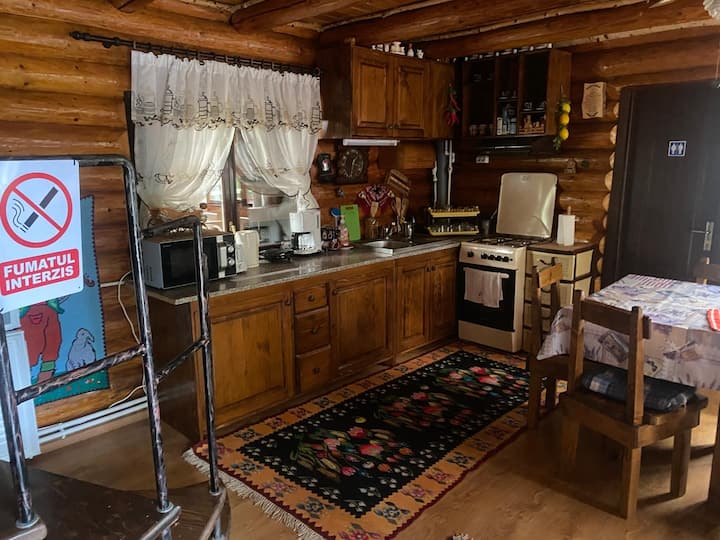 Căsuța Bunicilor De La Munte - Hangu