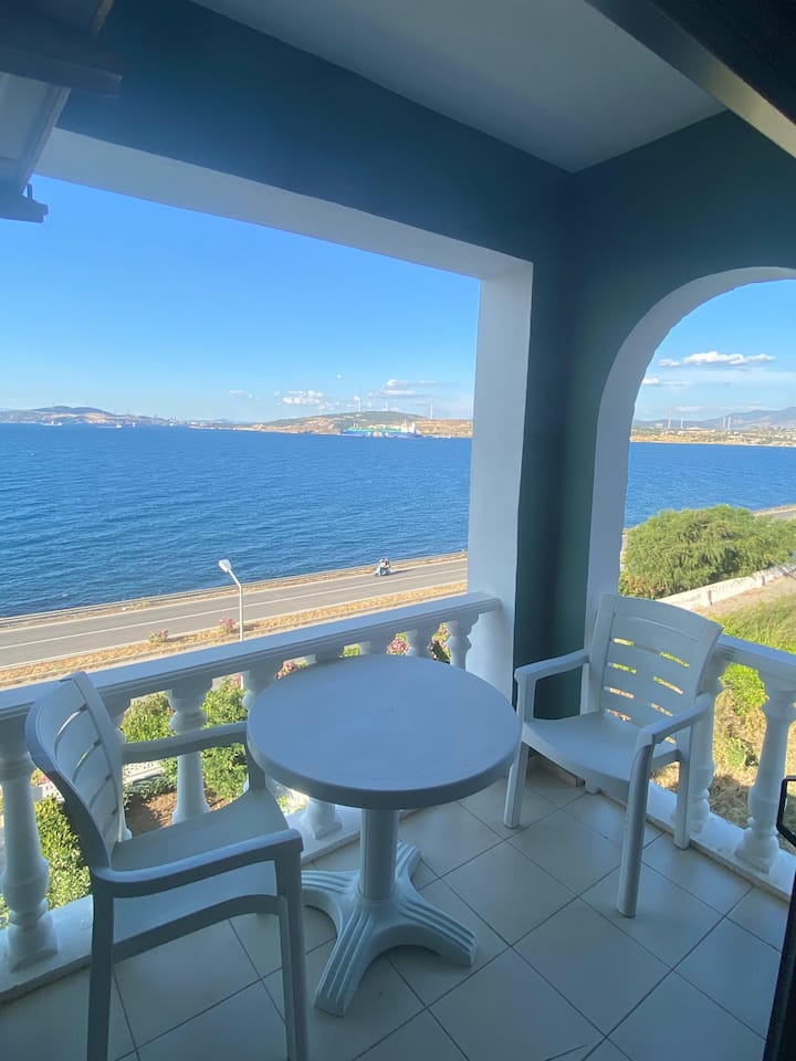 Mavinin Sonsuzluğunda Huzur - Aliağa