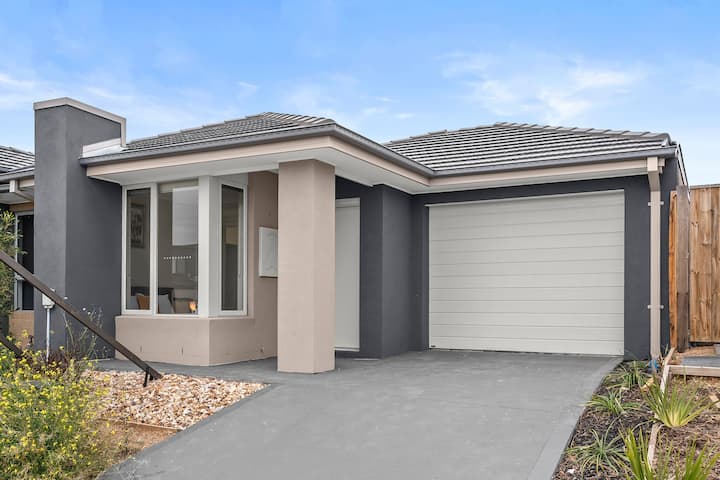 Wyndham Vale 3qb Family Getaway Wgarage - Werribee