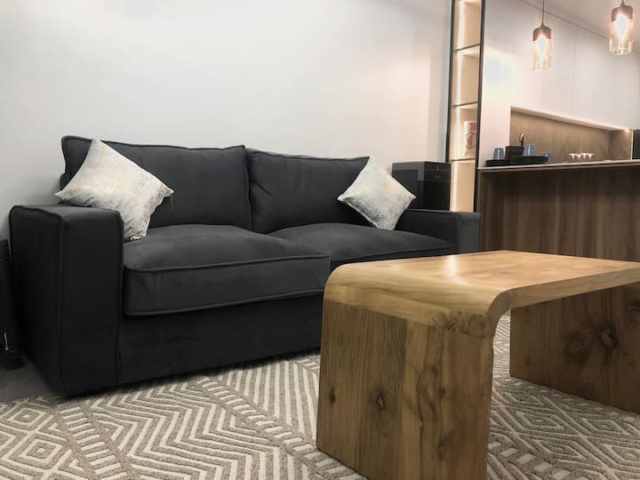 Chic Stay Near Mall W/ Pool &Gym - 나이로비