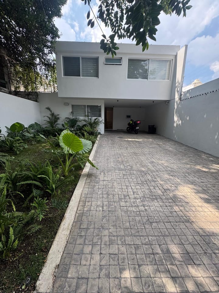 Casa En Ciudad Del Sol- Cerca De Chapalita & Expo - メキシコ グアダラハラ