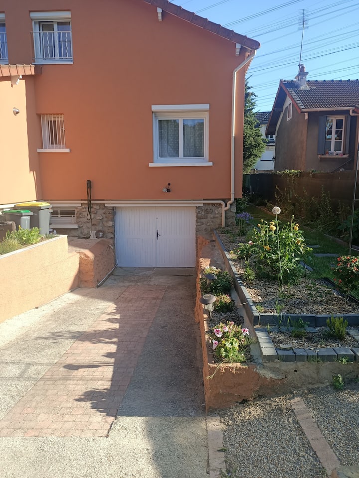 Sous-sol Aménagé Avec Jardin,a 20 Km De Paris - Palaiseau