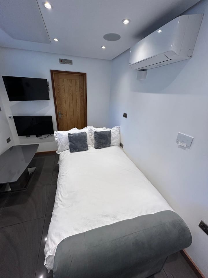Modern Studio, Free Parking, Business Or Solo Stay - Sutton Coldfield