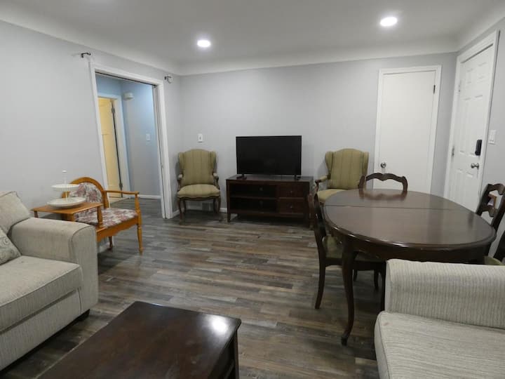 Newly Remodeled / 8 Beds - Dearborn, MI