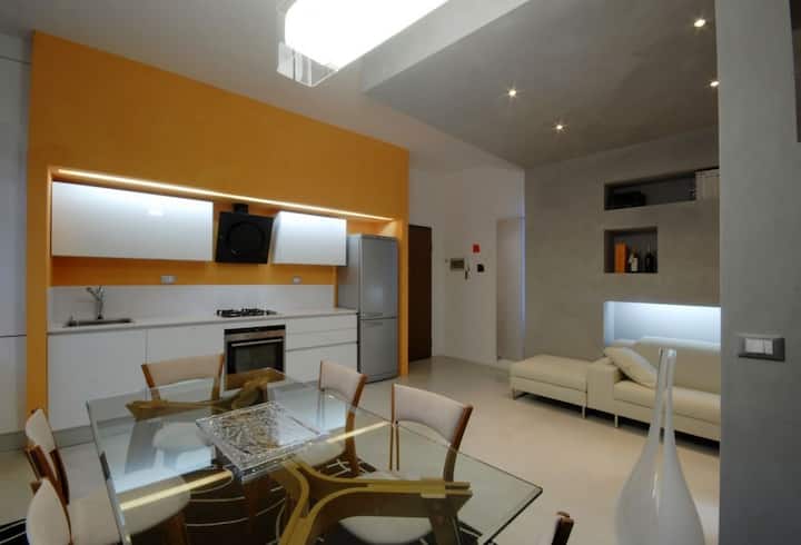 Bilocale Di Design In Centro - Mantua