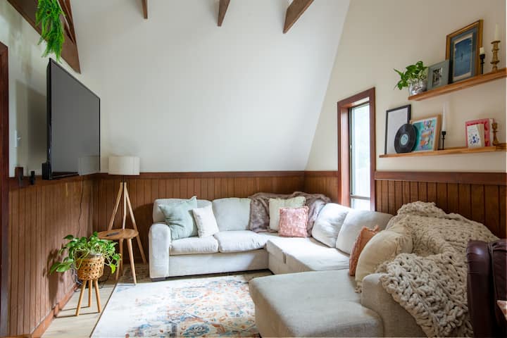 Cozy A-frame Minutes From Wfu! - Winston-Salem, NC